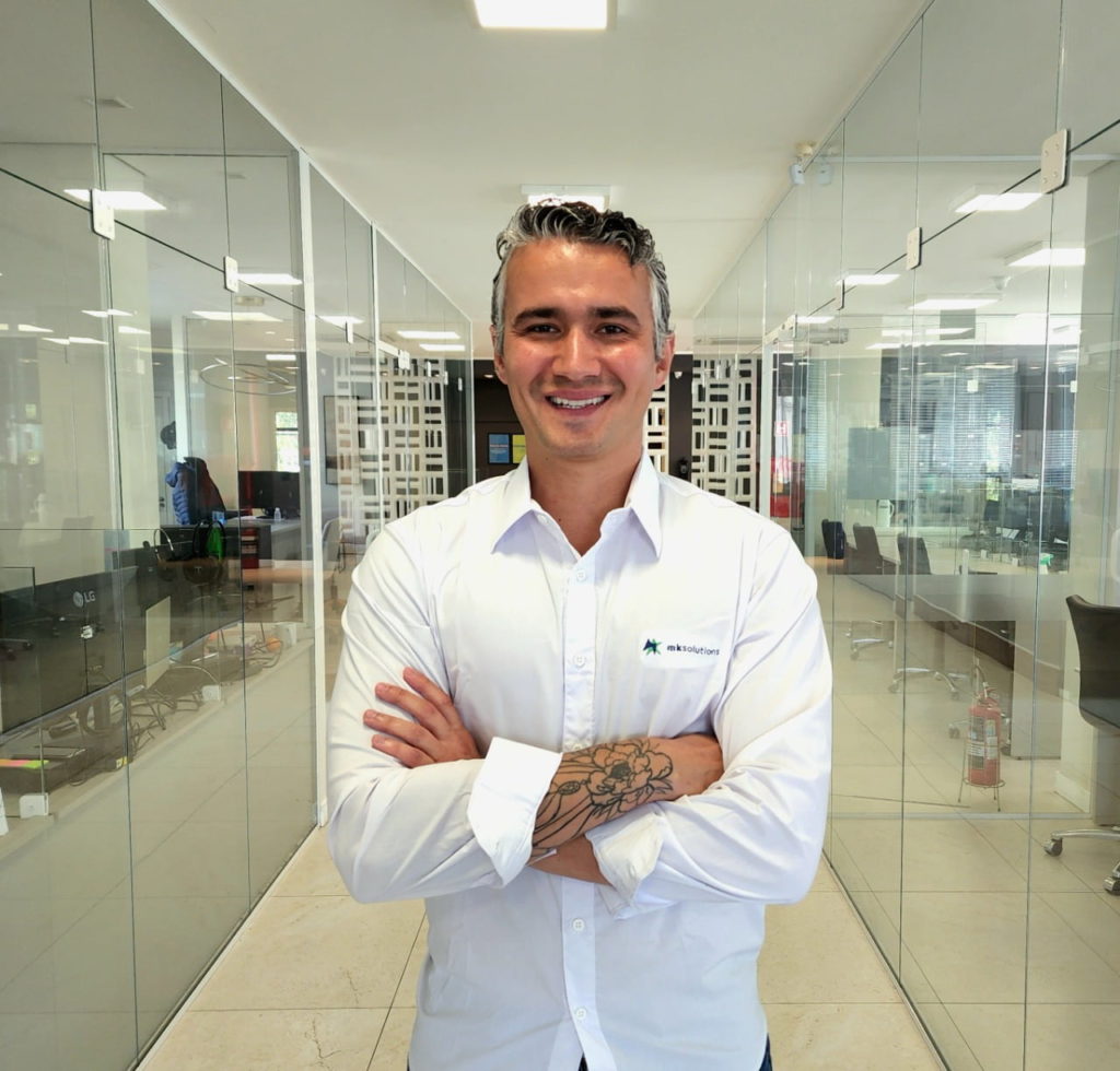 Felipe Pervelli é o novo head de marketing e comercial da MK Solutions – Revista Live Marketing