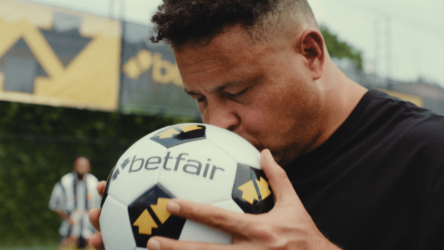 Betfair lança campanha com os ex-jogadores Ronaldo e Rivaldo – Revista ...