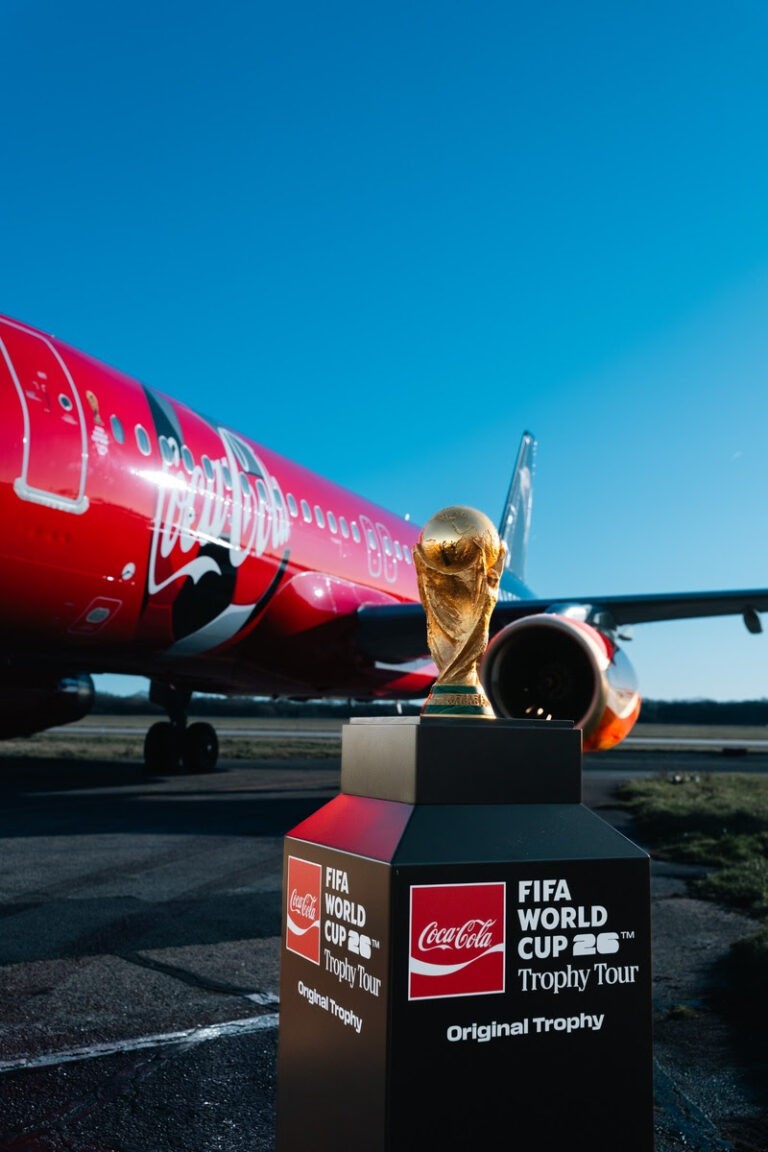 Tour da Taça da Copa do Mundo da Fifa chega no Brasil apresentado por ...