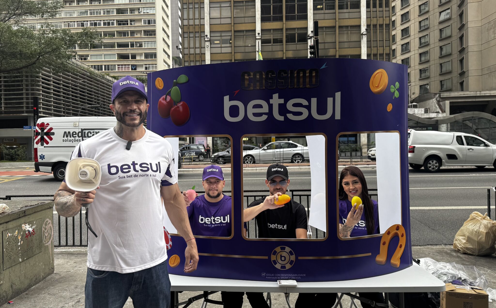 Betsul ocupa a Avenida Paulista com “Cassino Humano” para promover ...